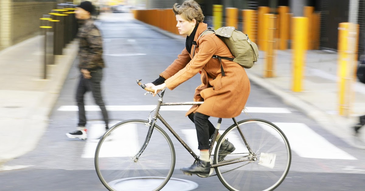 Street Gazing: Street Gazing... Commute biking style.