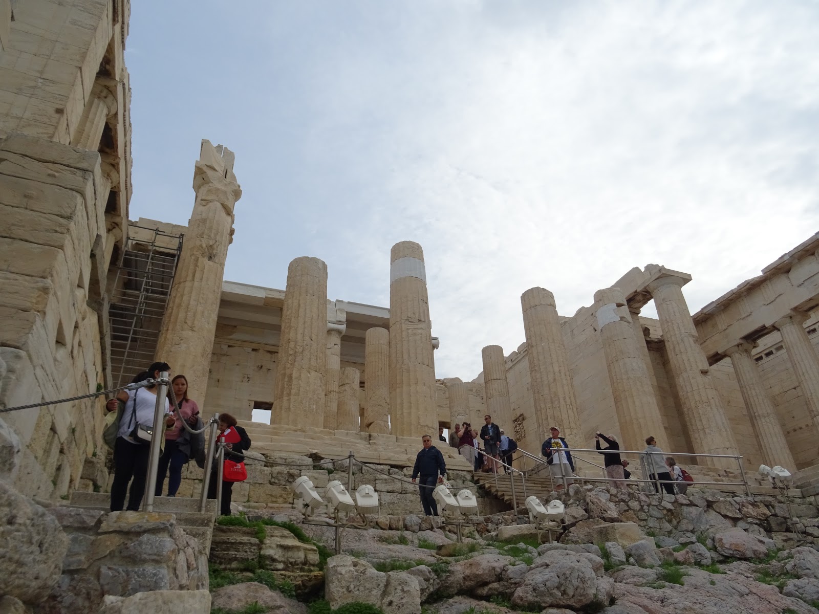 Los Propileos, la entrada monumental a la Acrópolis de Atenas