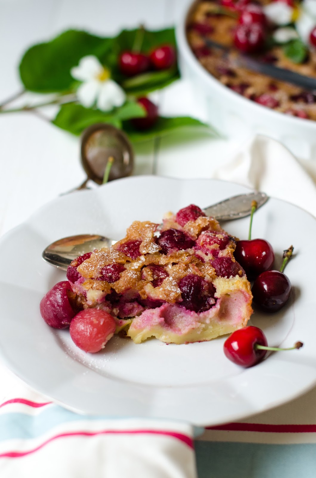 Clafoutis aux cerises et à l'amande {sans lait, sans gluten} - Cerise ...