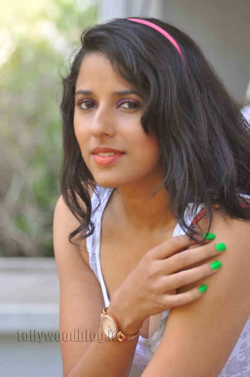 Sravya Reddy Hot Photo Shoot Sizzling Photos Gallery