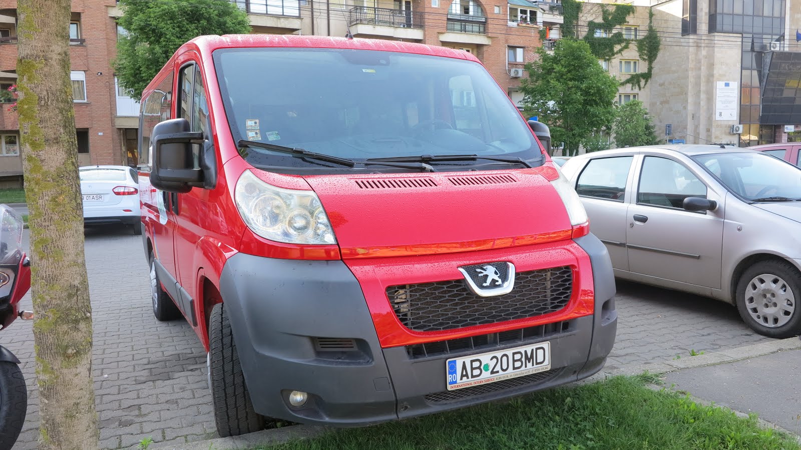 Inchiriez microbuz 9 locuri PEUGEOT: Inchiriez microbuz 9 locuri (dotat ...