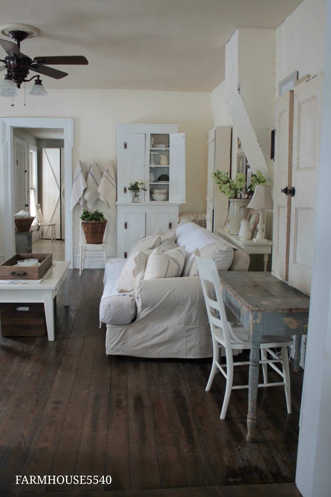 FARMHOUSE 5540: Farmhouse Living Room