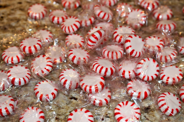 Linds & Bells: Blogmas Day 12: Peppermint Plates?!