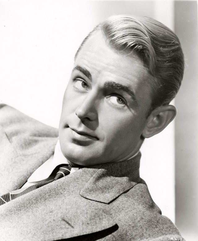 35 Handsome Portrait Photos of Alan Ladd in the 1940s ~ Vintage Everyday
