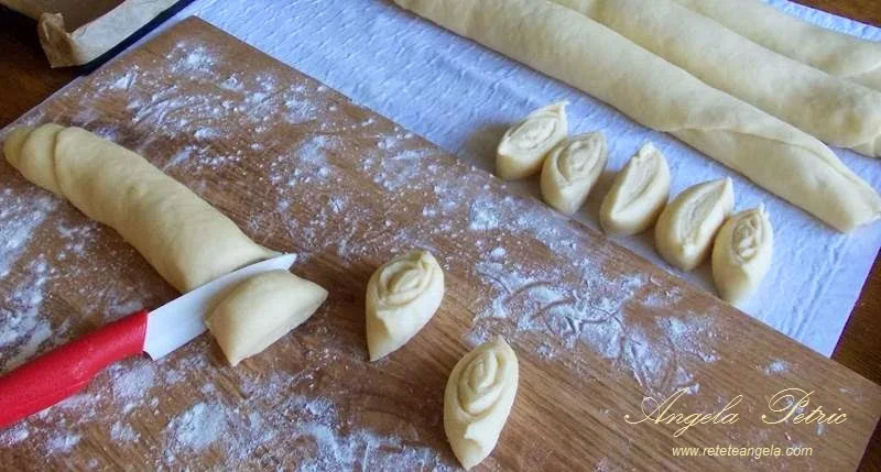 Cornulete fragede ~ Retete culinare simple si gustoase