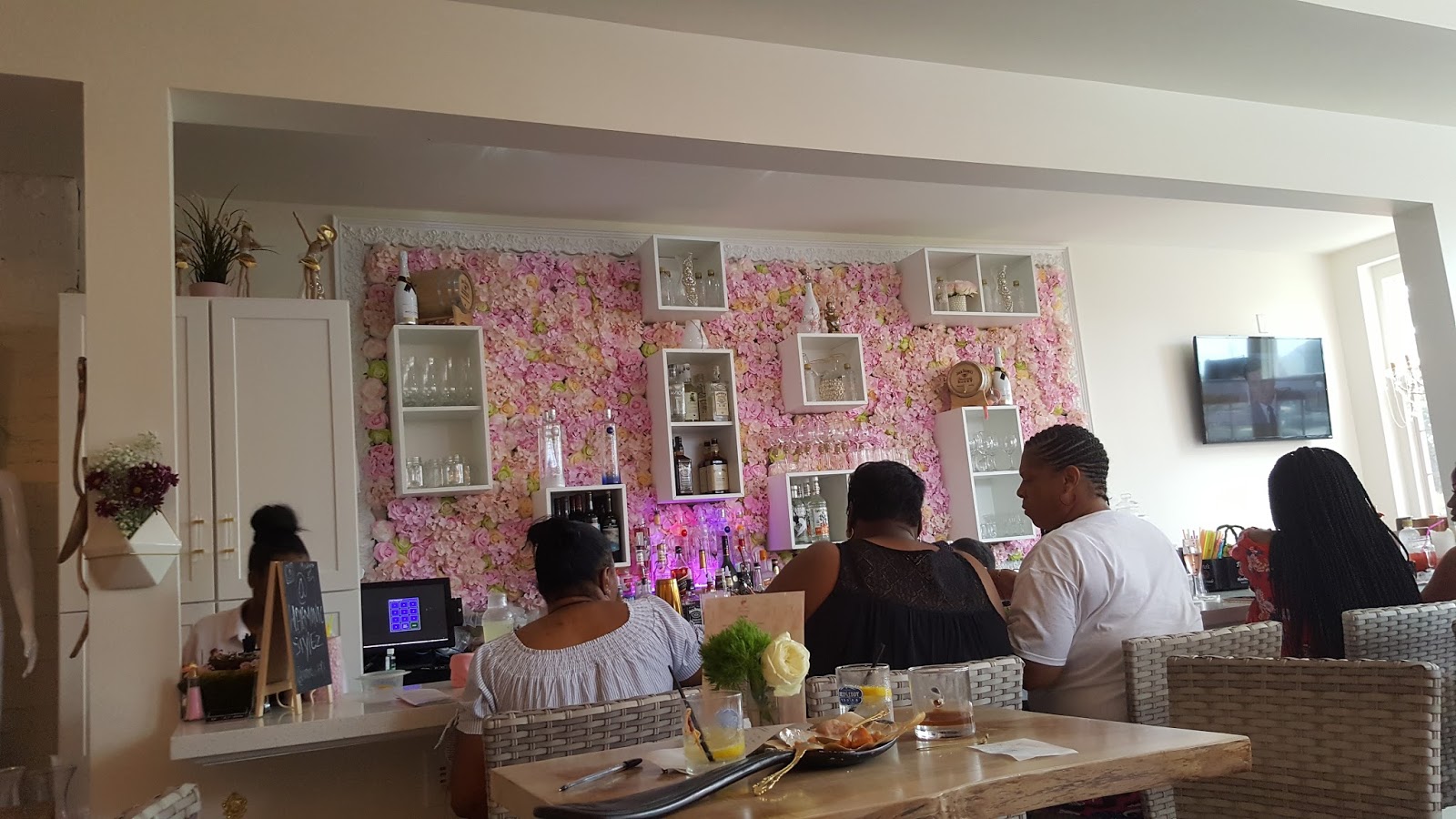 First Look: My review of K. Michelle's new 'Puff & Petals' restaurant ...