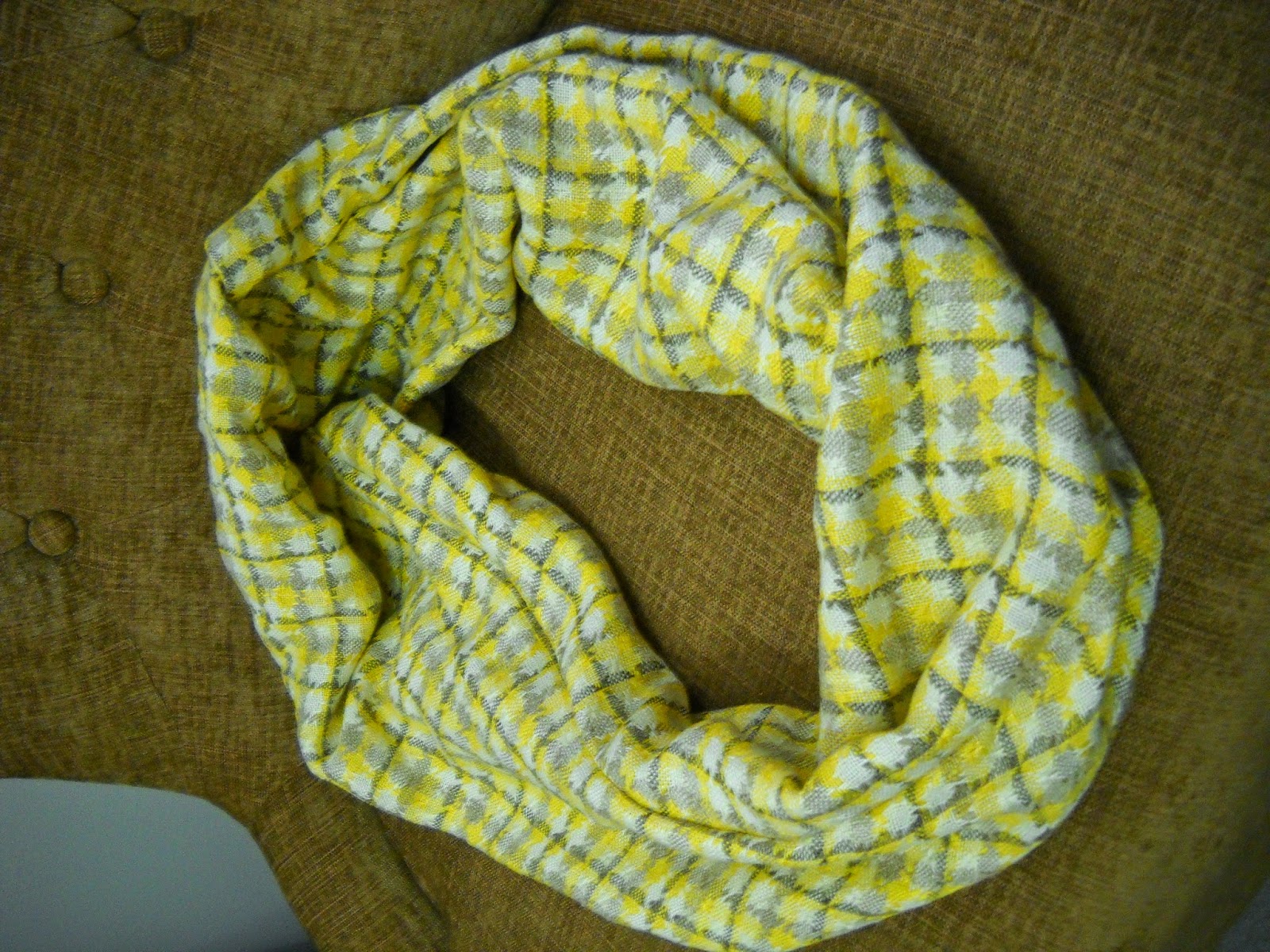 McMaven Haven: Tablecloth Infinity Scarf!