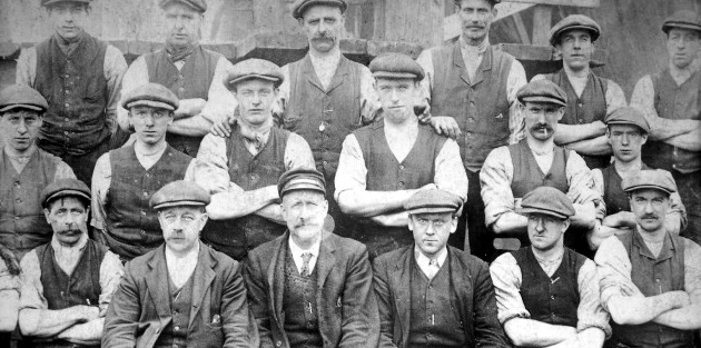 Tour Scotland: Old Photograph Shipyard Workers Glasgow Scotland