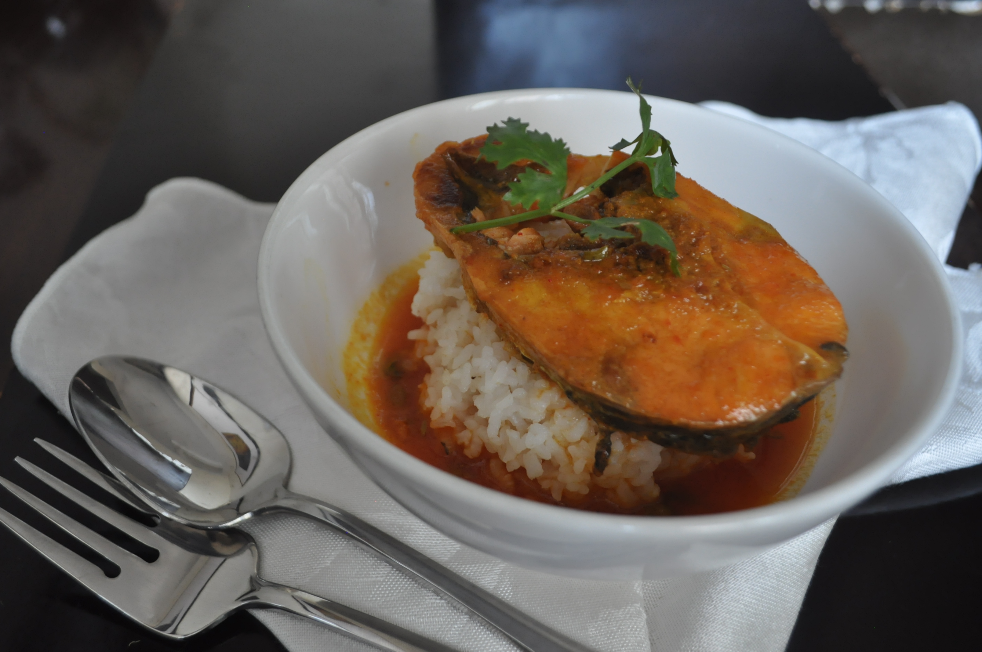 Fish in Tangy Tomato Gravy (Masor Bilahi Tenga)