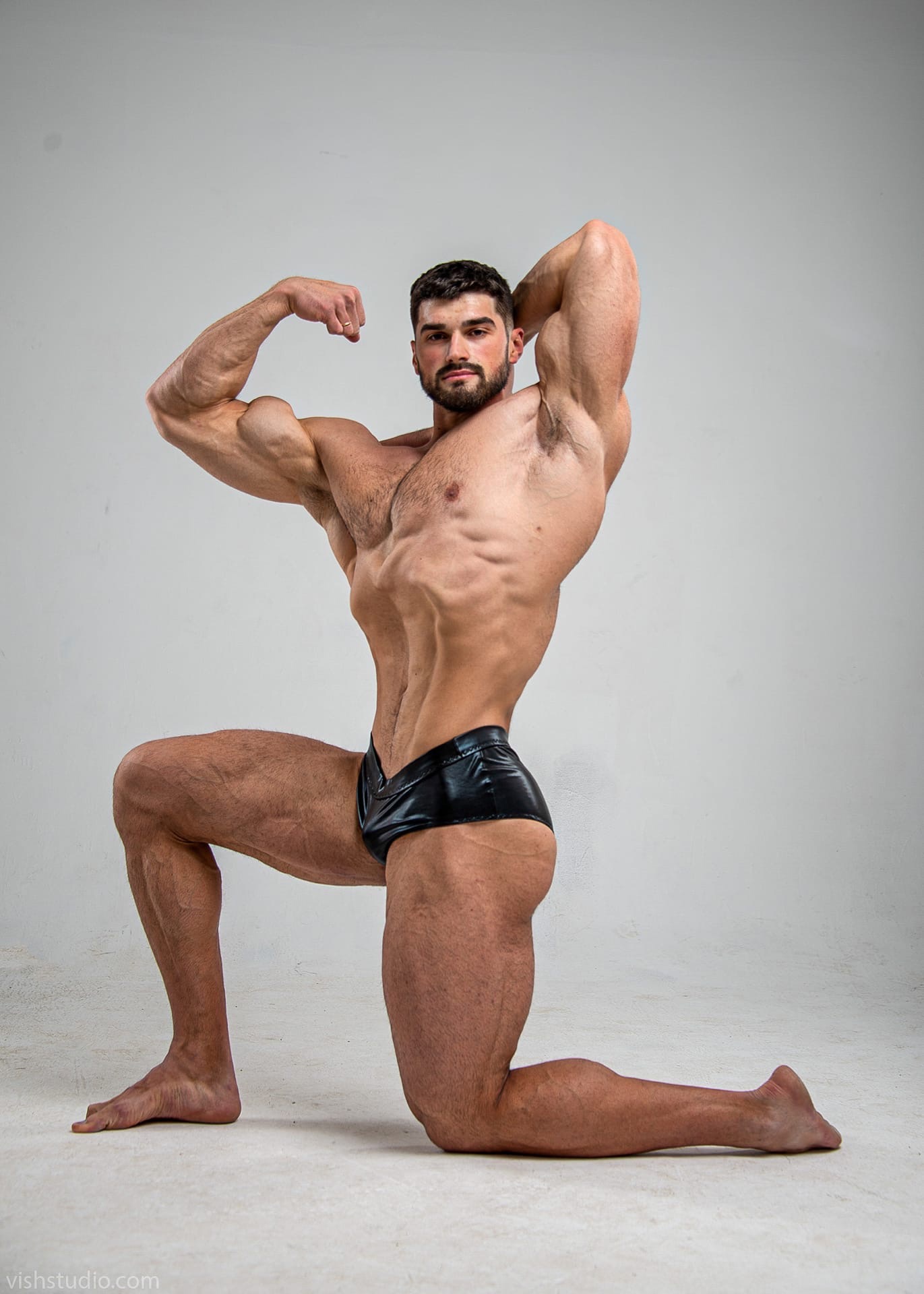 Muscle Lover: Russian IFBB Pro bodybuilder Artyom Puchkov