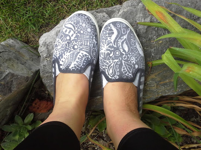 Carrie Ellen Art Studio: Batik Your Shoes!