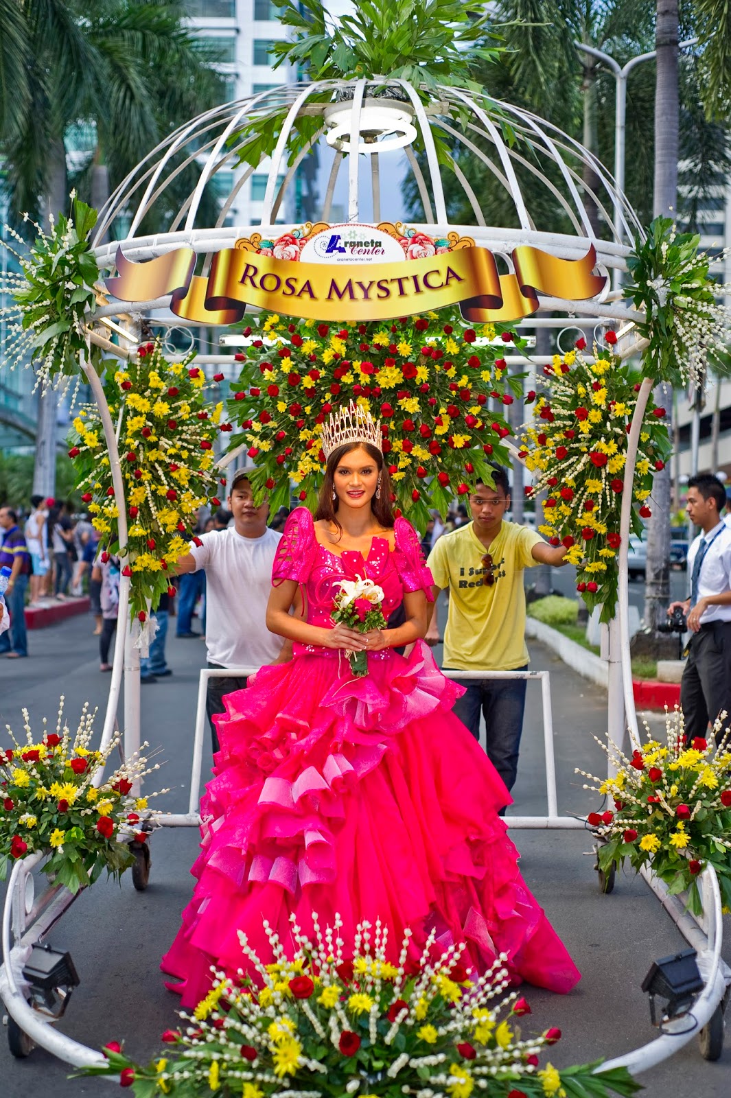 Grand Santacruzan at the Araneta Center - Words by KCED