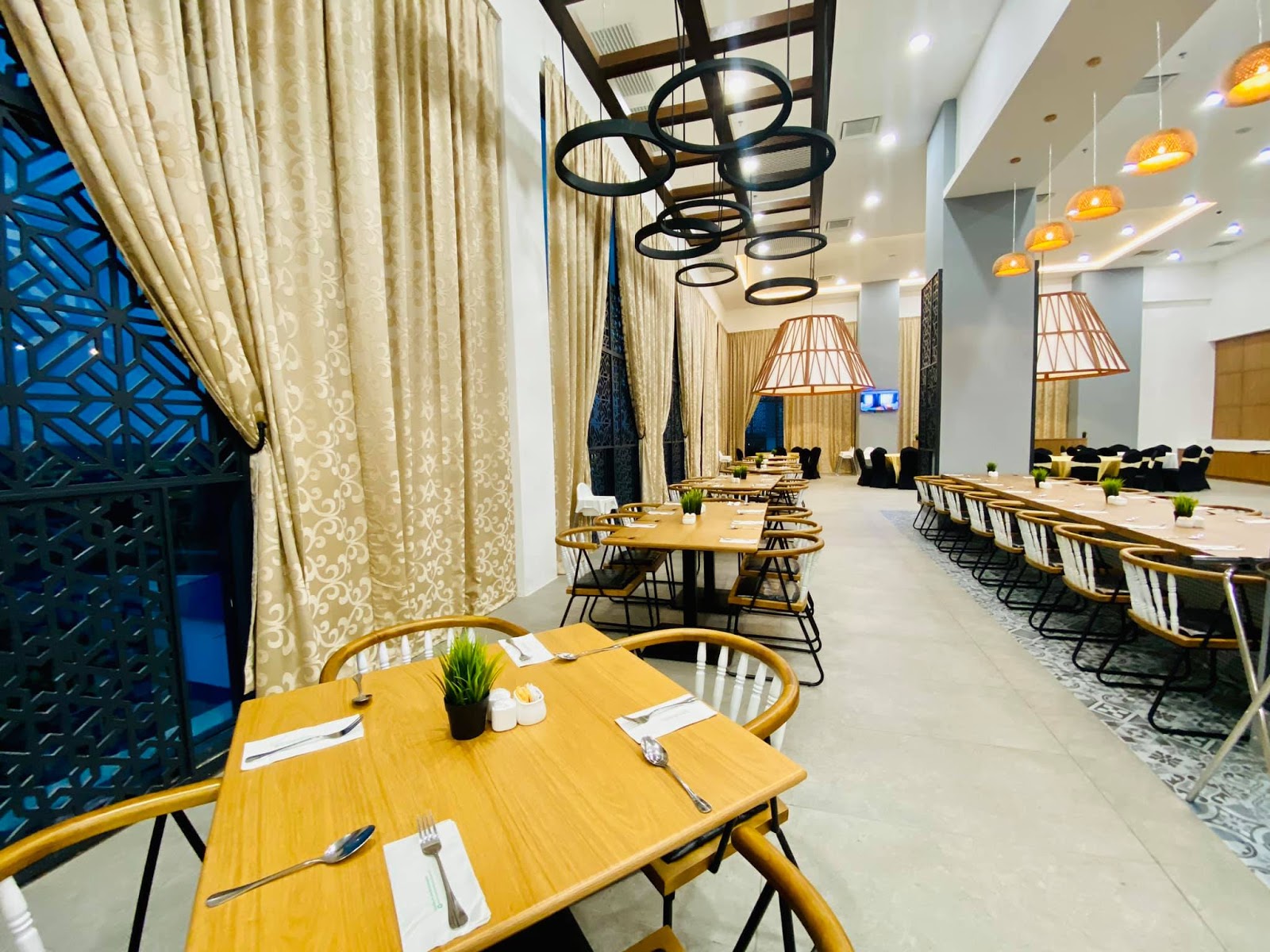 MENGINAP DI H ELITE DESIGN HOTEL KOTA BHARU SATU KEPUASAN BUAT DIRI AKU!