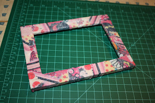 katies dudz: Tutorial: Fabric covered picture frame! No SeW!