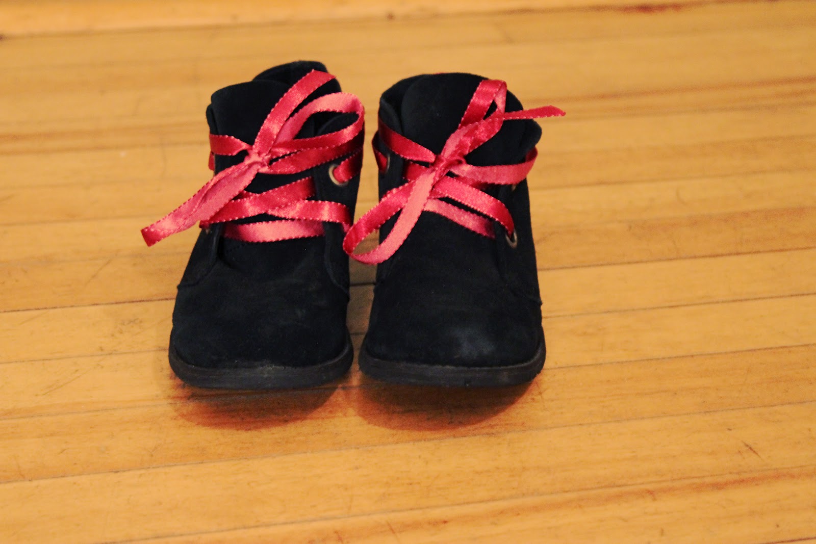 Red inside: DIY: Ribbon Shoe Laces
