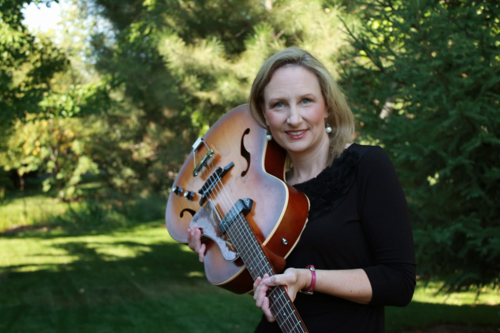 Swingin' With Ellie Shaw: photos