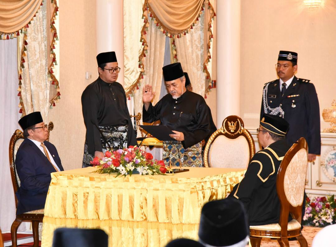 RedParrot: PERLANTIKAN DATUK ASFIA SEBAGAI PEMANGKU TYT SARAWAK