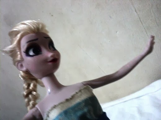 Knocked-off!: Bootleg Toy Review : Bootleg Elsa 12" doll