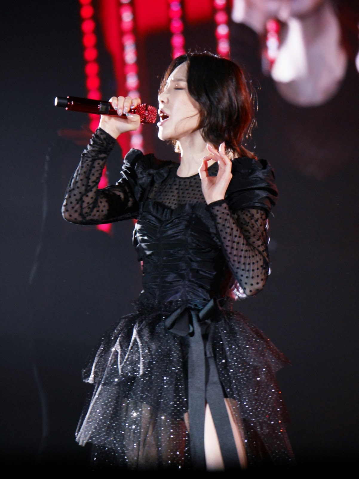 See SNSD TaeYeon's pictures from her 'PERSONA' concert in Hong Kong ...