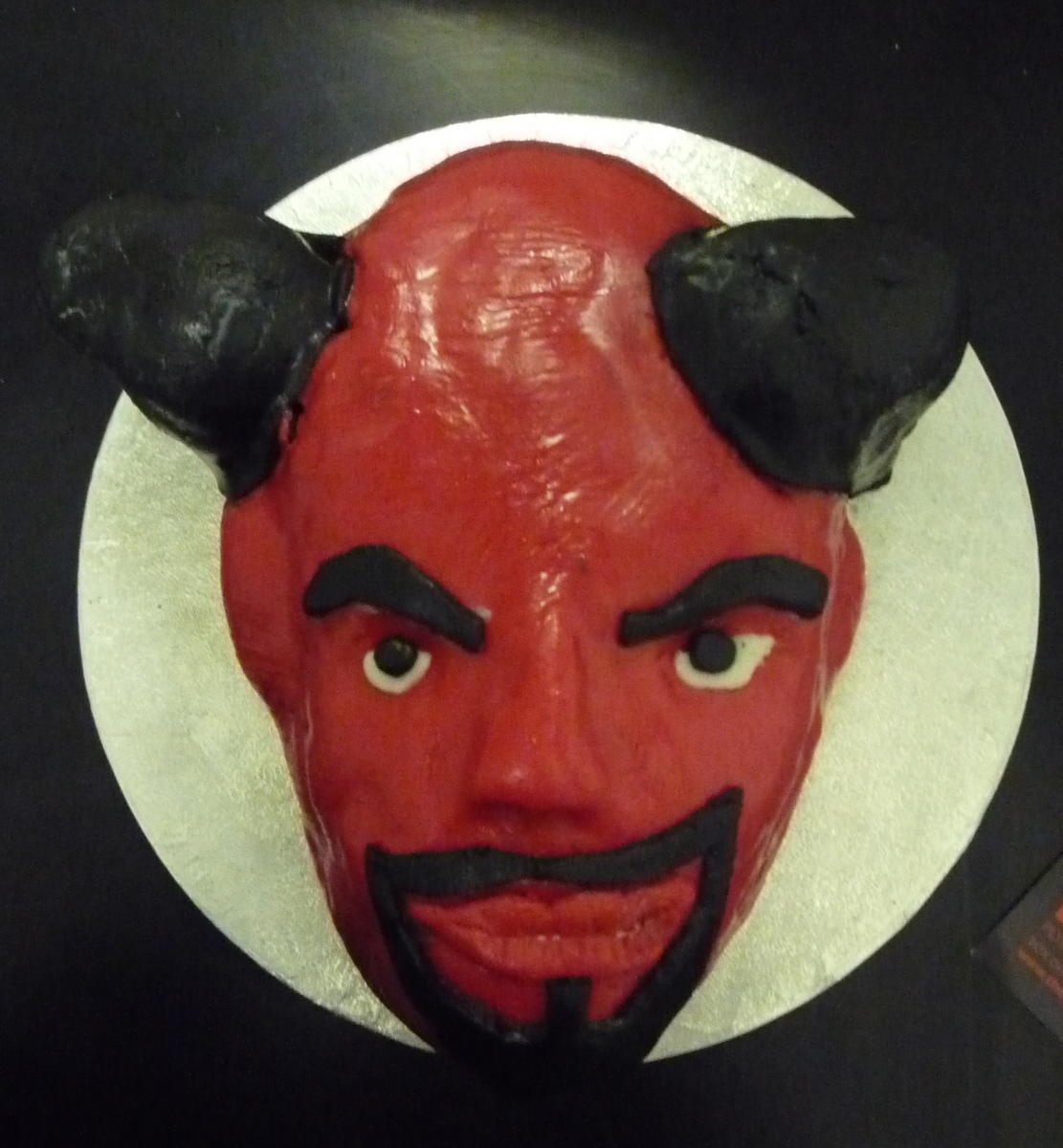 Bake me a picture: A Devilish little cake