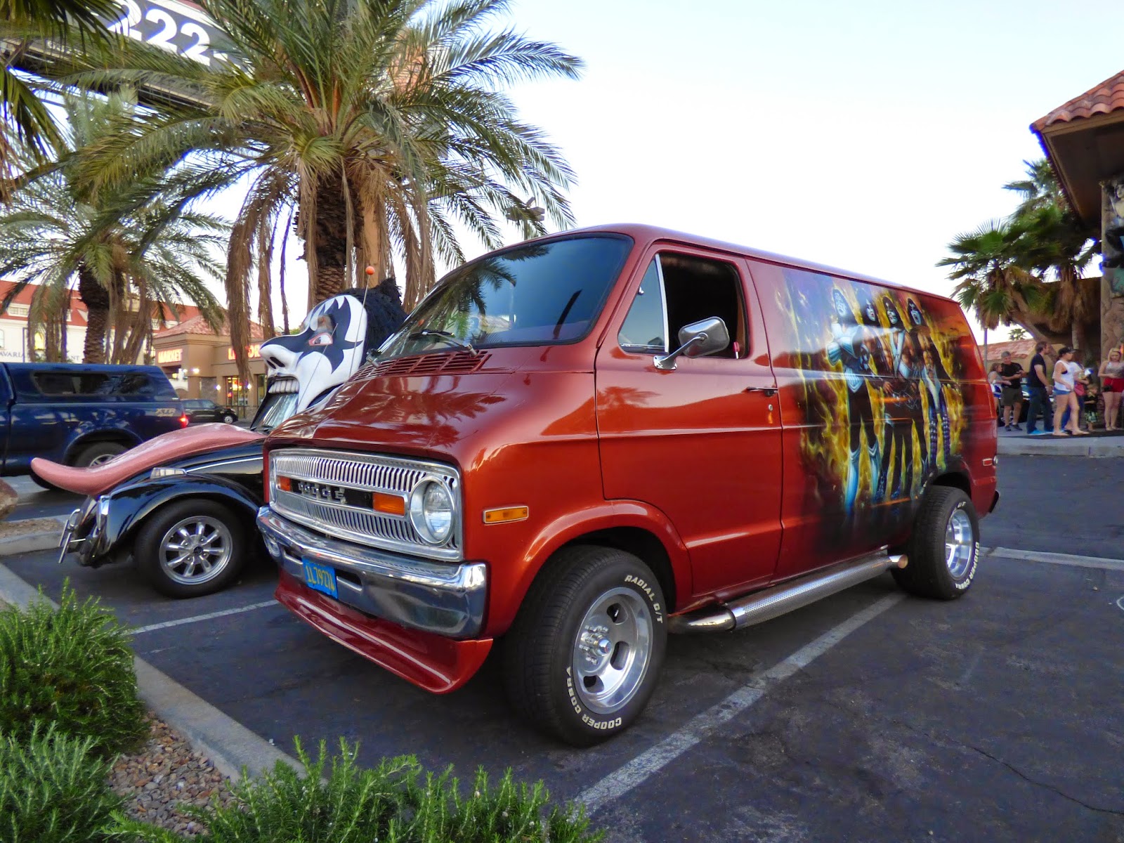 VAN GRAVEYARD: The KISS VAN LIVE!!