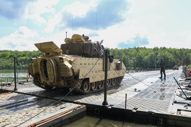 BLABLACHARS: LE PONT FLOTTANT MOTORISE EN EVOLUTION PERMANENTE