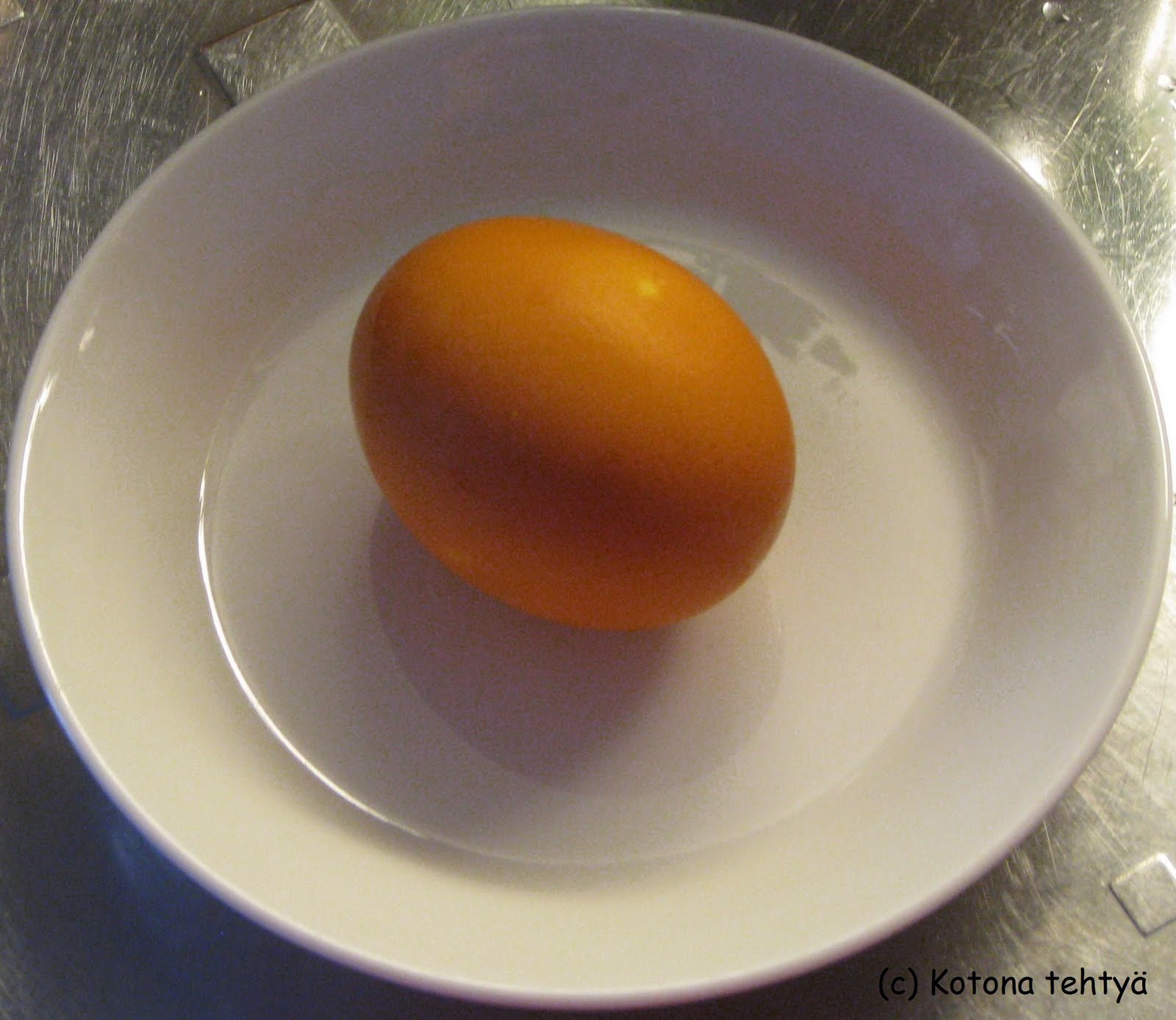 Kotona tehtyä: Värjää pääsiäisen kananmuna!