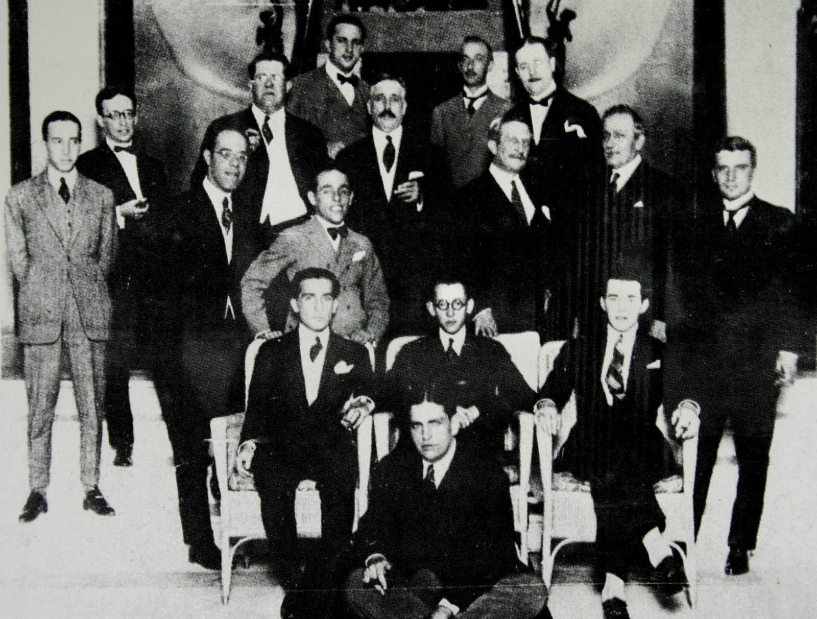 ULTRACOMERCIALISMO E O 'WISHFUL THINKING' DOS INTELECTUAIS AO "FUNK"