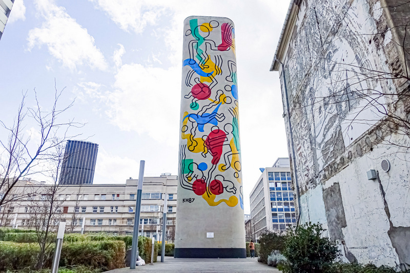 Paris : Tour Keith Haring, le totem pop art de l'Hôpital Necker Enfants ...