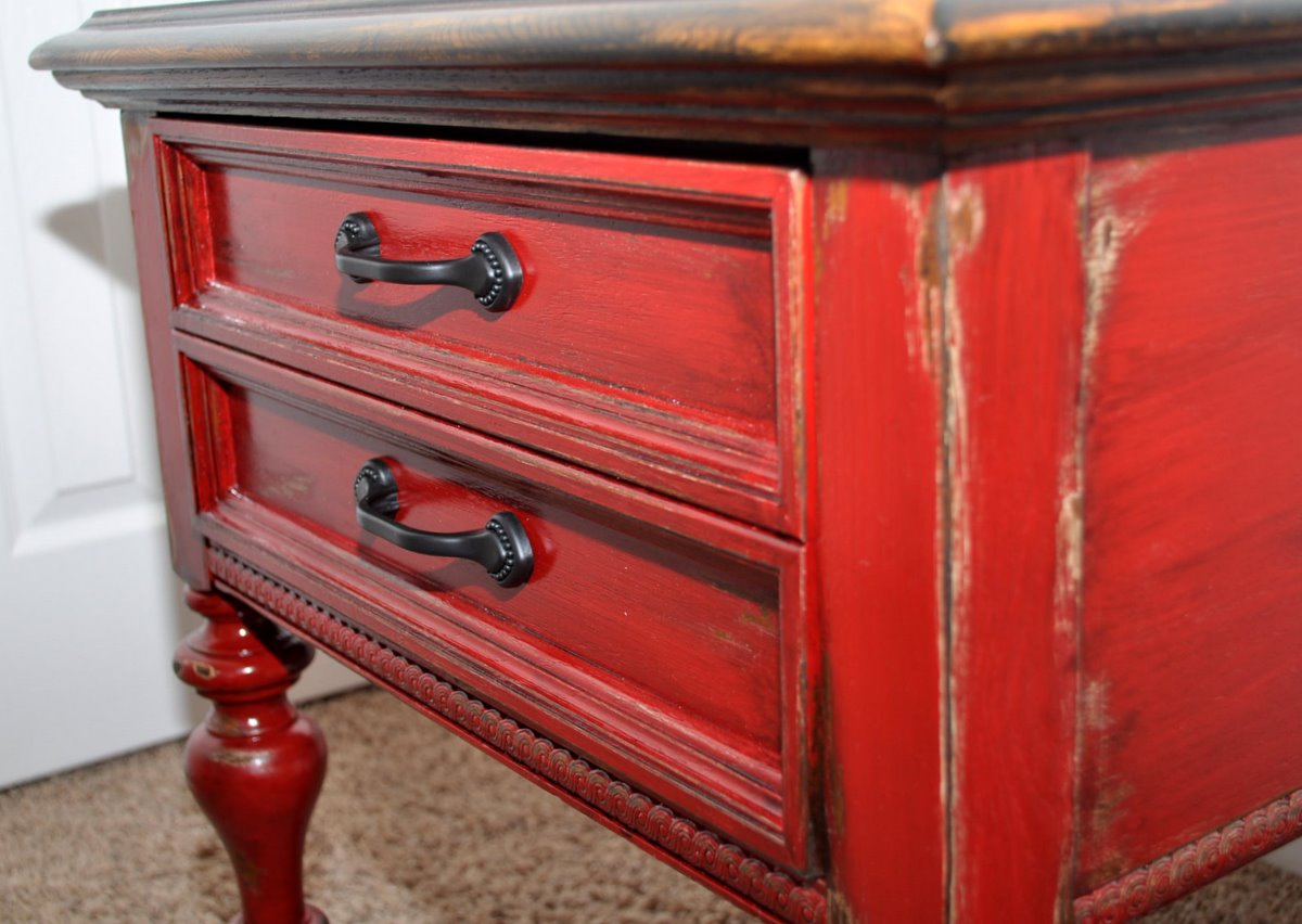 {Cleverly Crafty}: {Little Red End Table}