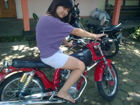 MODIFIKASI MOTOR: CEWEK RACING