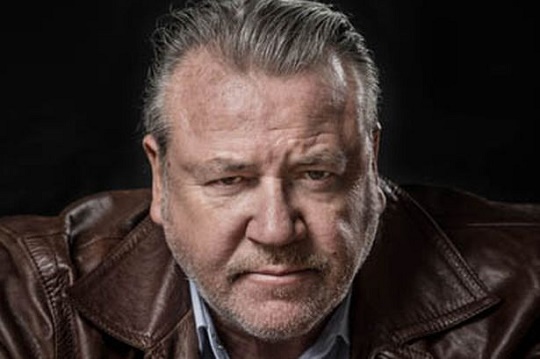Ray Winstone fala sobre seu papel como o General Dreycok em Viúva Negra ...