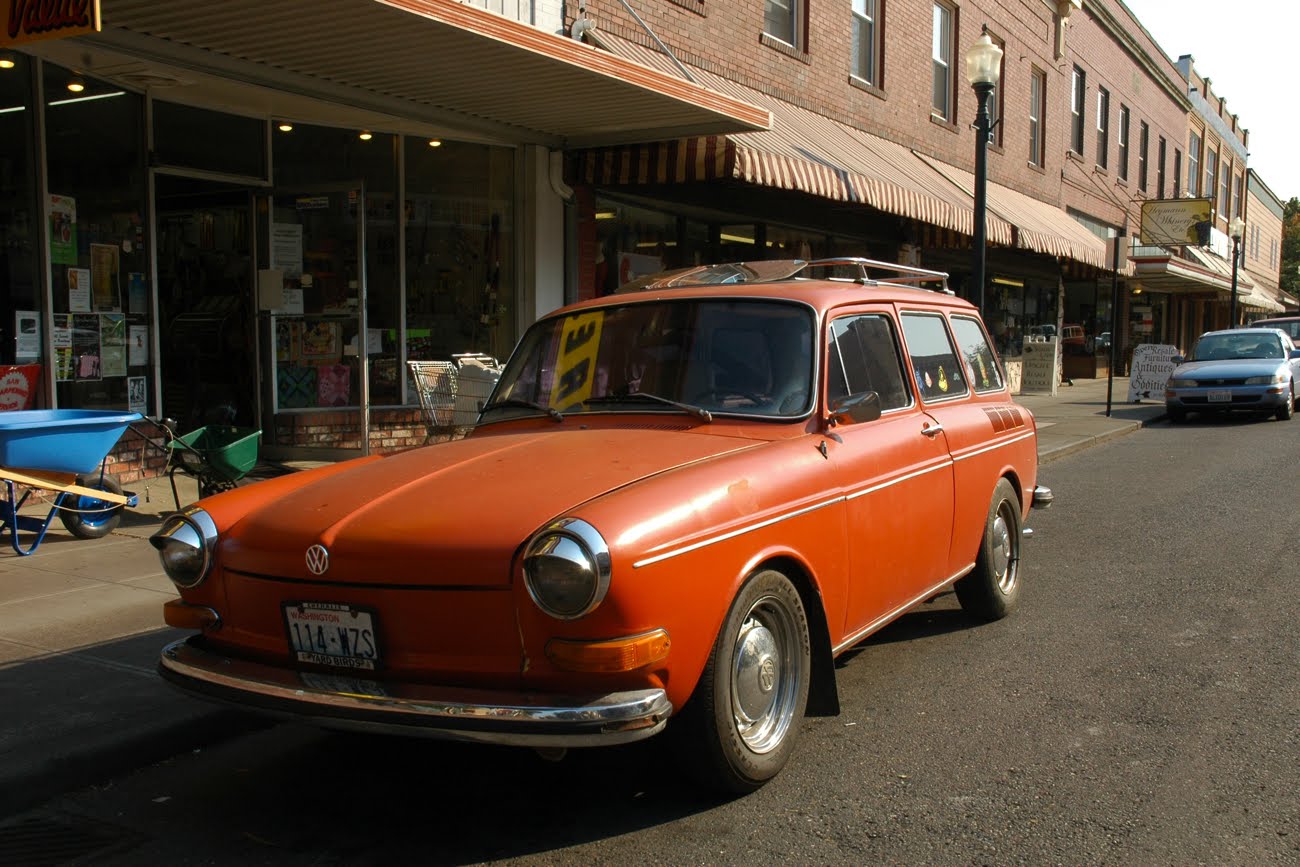 OLD PARKED CARS.: 1970 Volkswagen Squareback Wagon.