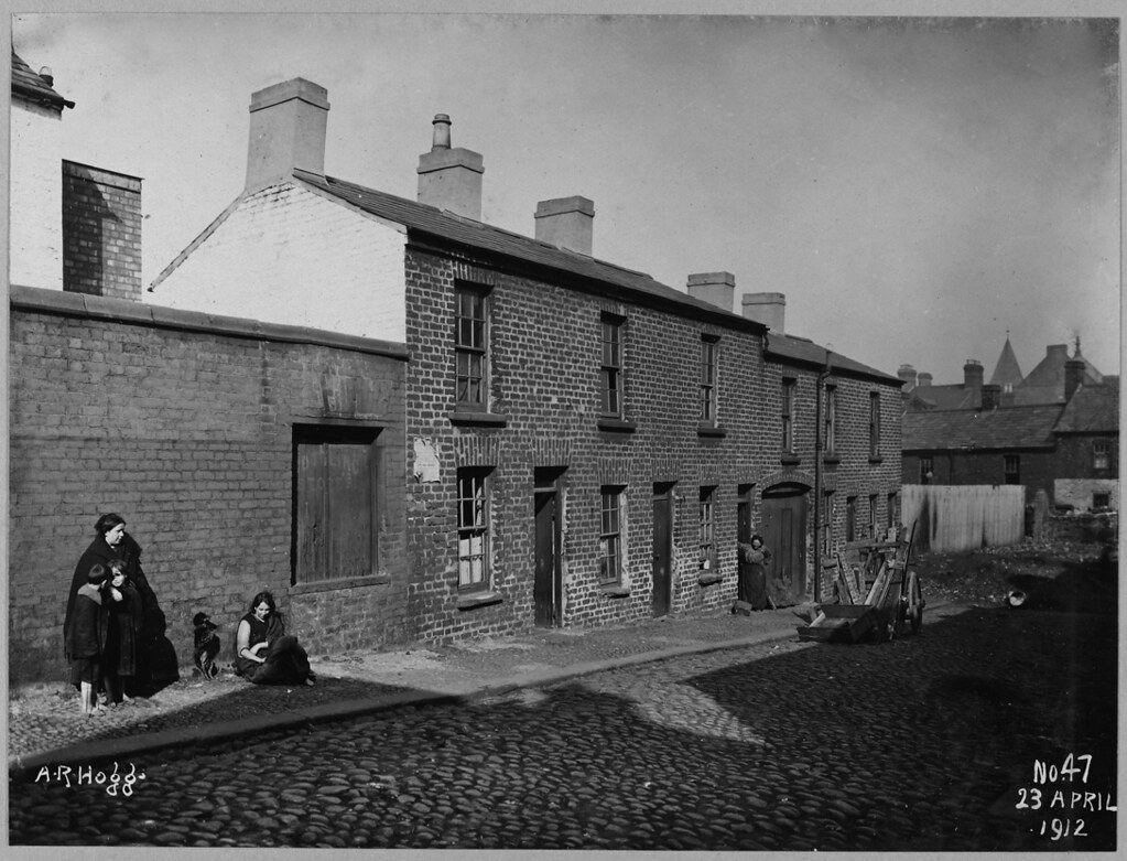 60 Amazing Vintage Photographs Capture Street Life in Belfast in the ...