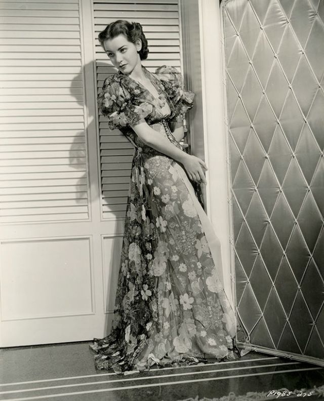Beautiful Photos of Marsha Hunt in the 1930s and ’40s ~ Vintage Everyday
