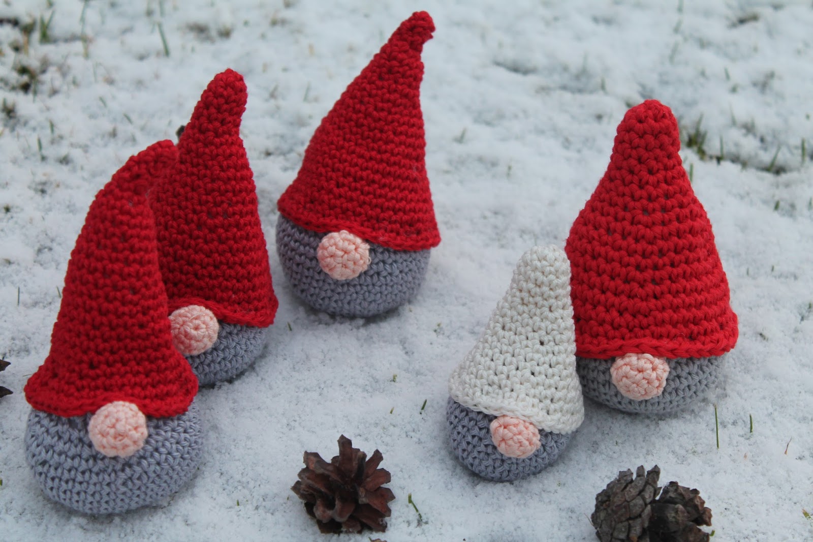 lindas allehanda: små virkade tomtar