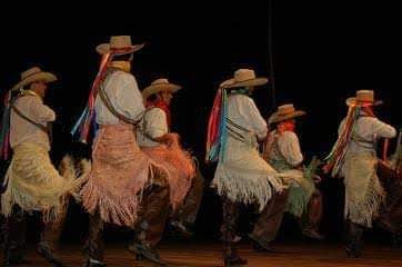 LA DANZA DE LOS MULA MULA O TUCUMANOS Y LA MULITA PARDA.