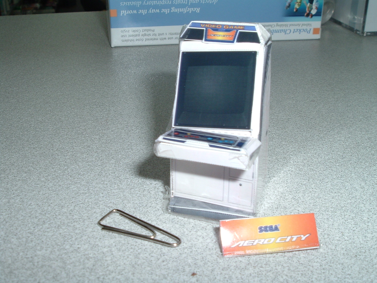 Kelvins Gaming Heaven: Paper craft and arcade machine...