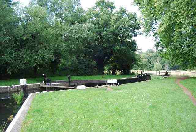 Boatlife: Cruising Aboard NB Valerie: Newark to Guildford-the River Wey