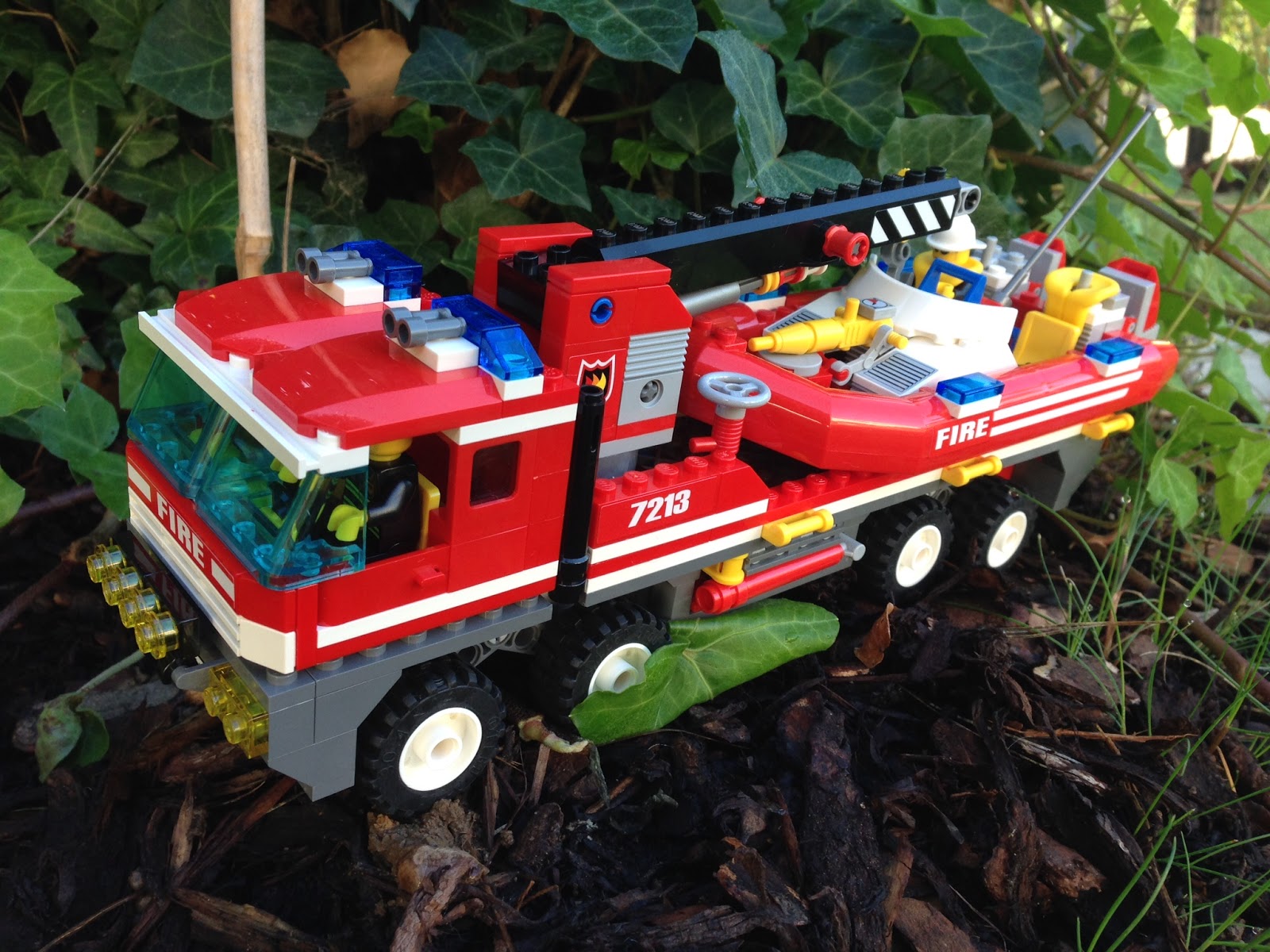 BRICKWOLFCAMPUS: LEGO - 7213 - CITY - LE CAMION DE POMPIER TOUT TERRAIN
