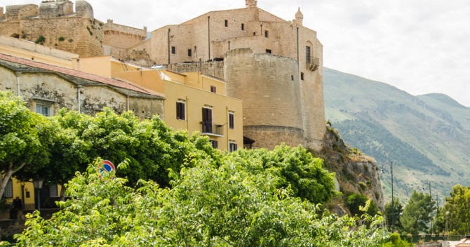 IL MISTERO : castello di Carini in Sicilia