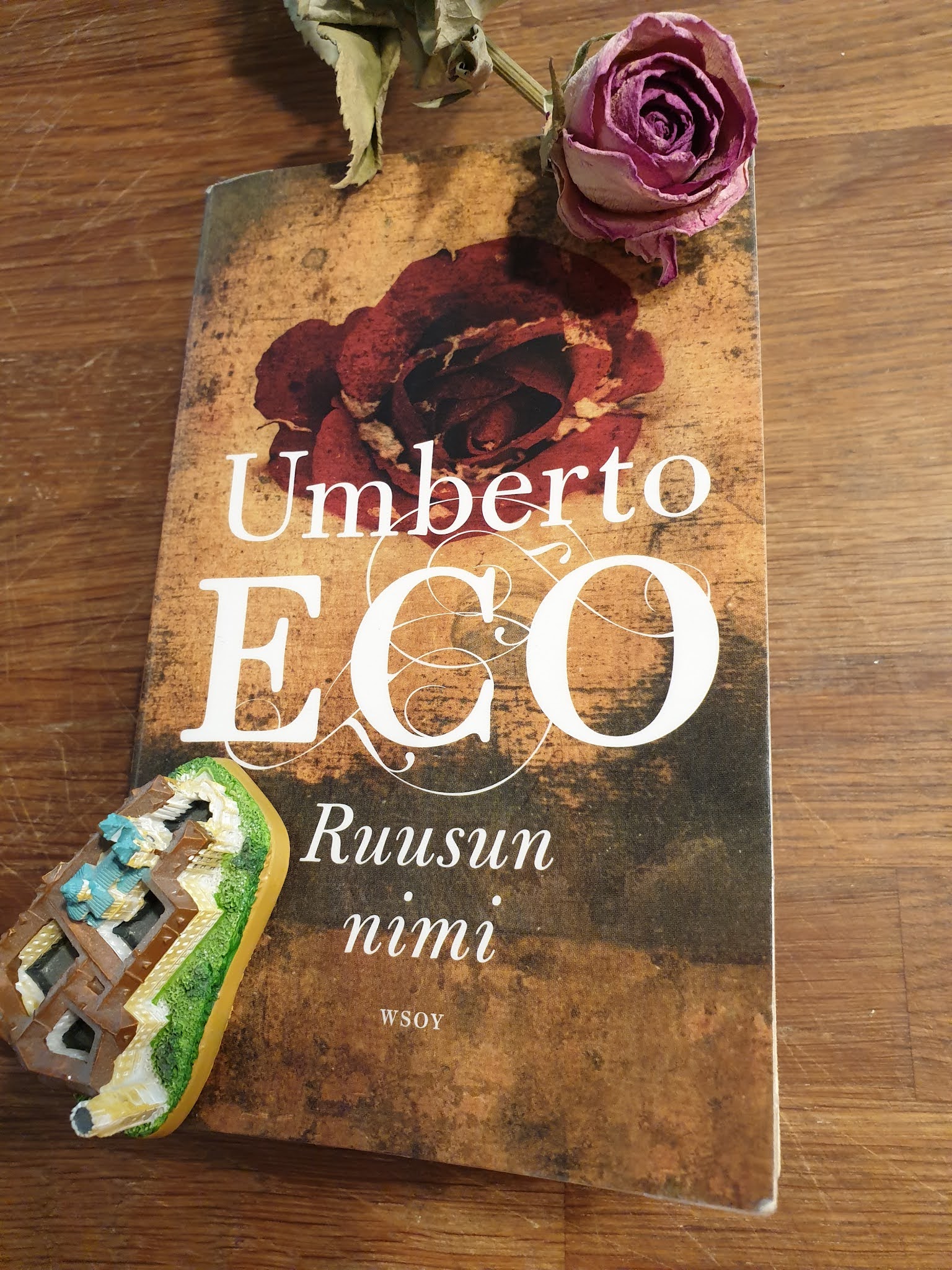 Kirjahamsterin lukuvinkit: Ruusun nimi - Umberto Eco