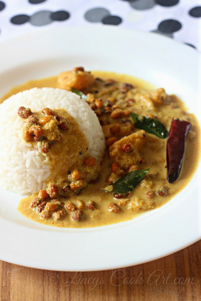 Vanpayar Manga Ozhichu Curry/ Vanpayar Ozhichu Curry/ Red Cow peas Raw ...