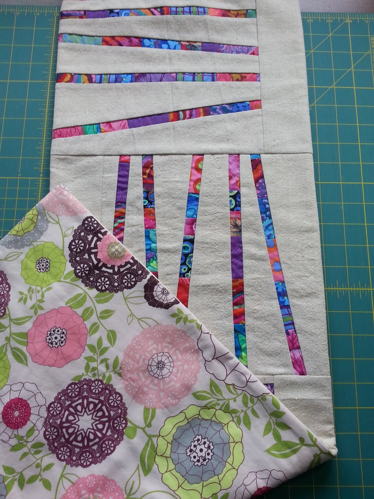 Eye Candy Quilts: Behind the quilt - Pixie Sticks