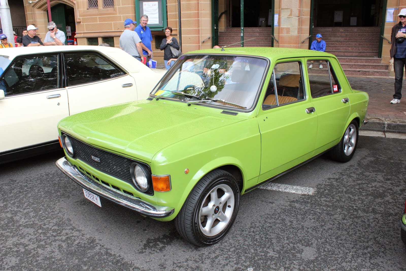 aussie-old-parked-cars-1976-fiat-128-sedan