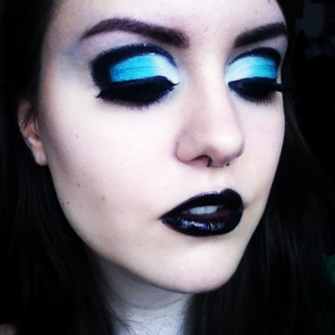 KITTENMOUSTACHE: Video: Crescent Moon Cut Crease With Blue Glitter