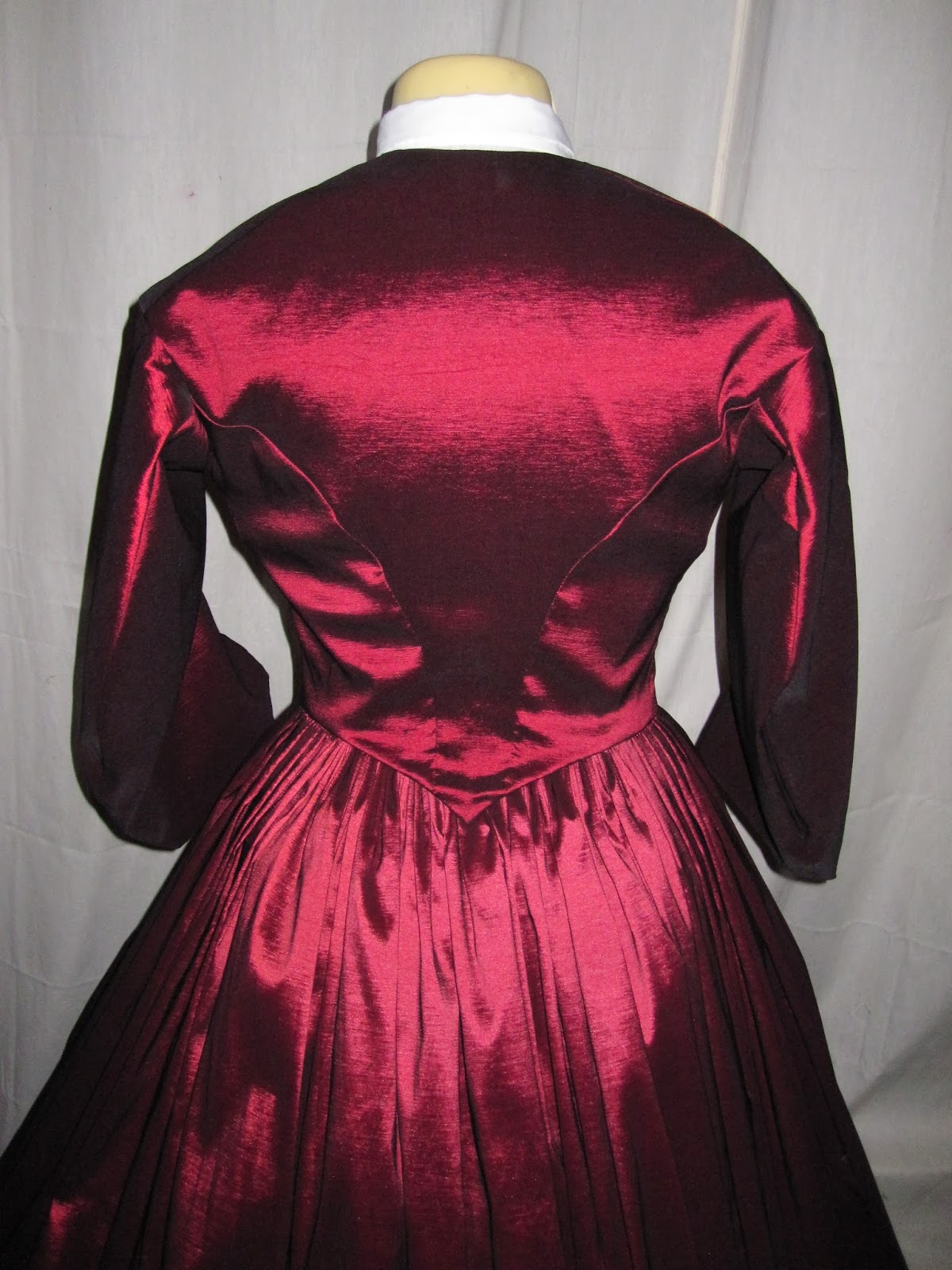 Retro Sewing Romance Writer: Simplicity 1818--Done!