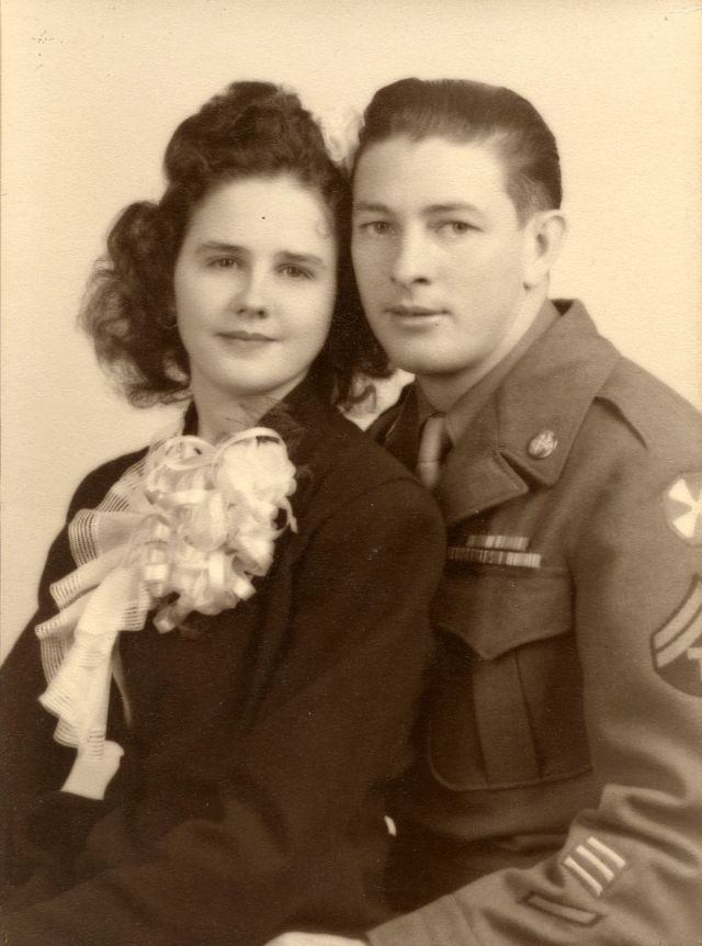 Wartime Marriage: Lovely Photos of WWII Soldiers With Their Brides ...
