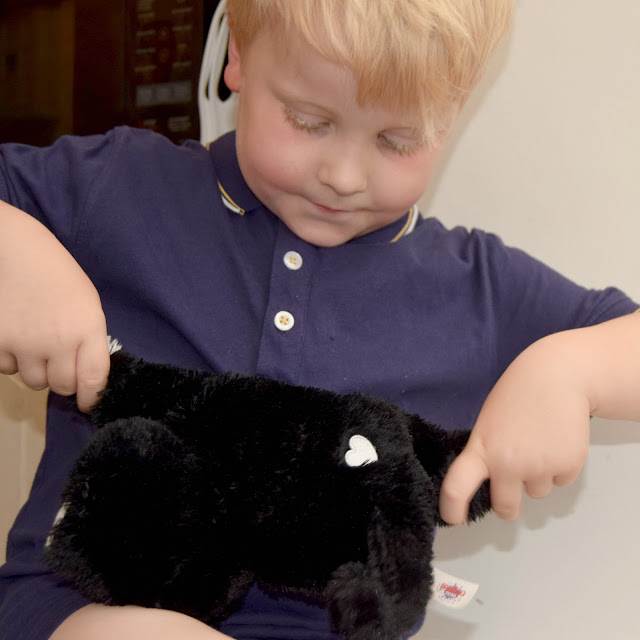 Wafflemama.: Wobbleez & Zookies >> Toy Review