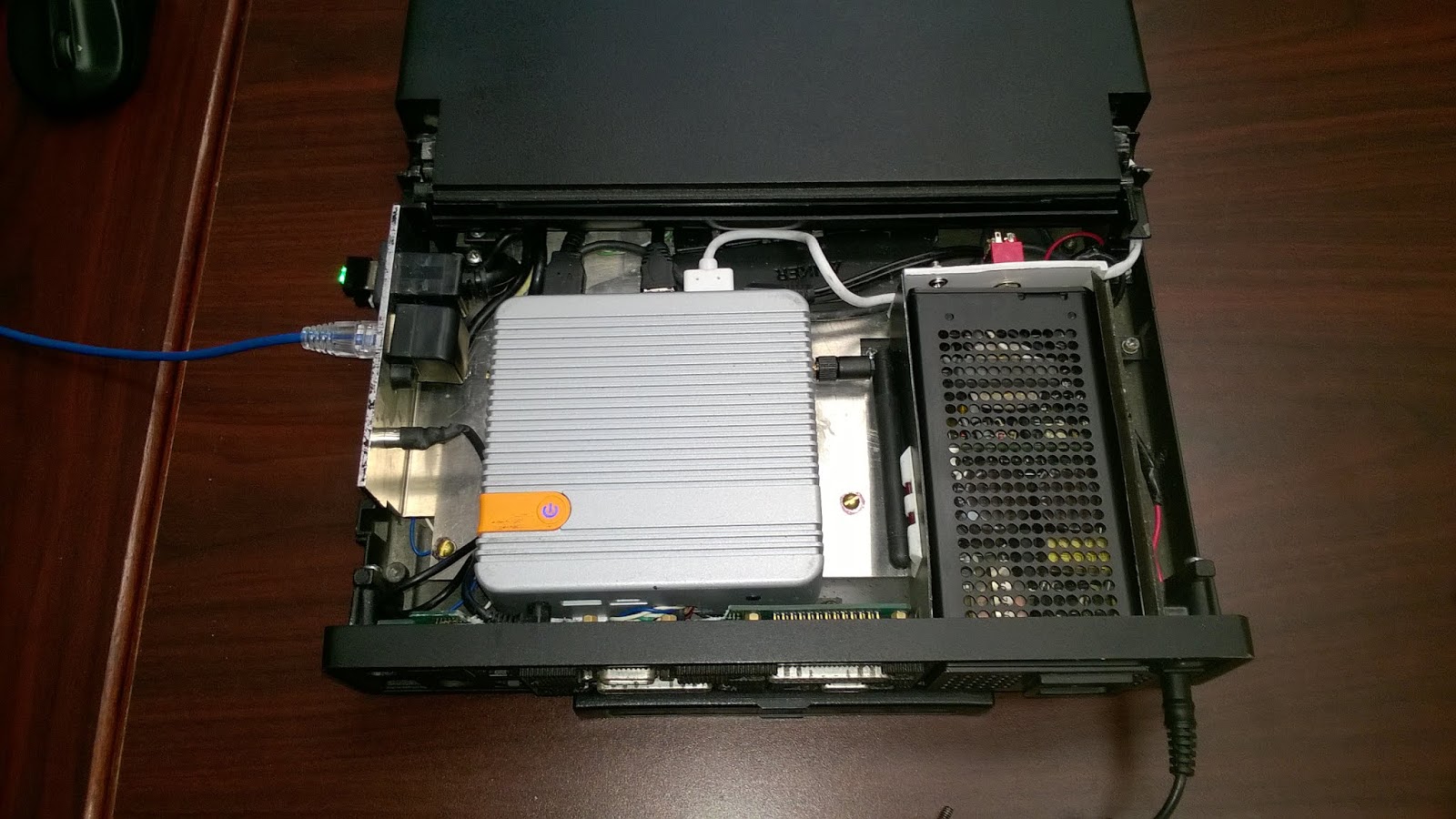 FanlessTech: Vintage GRiDCASE 1520 retrofitted with Logic Supply's CL100